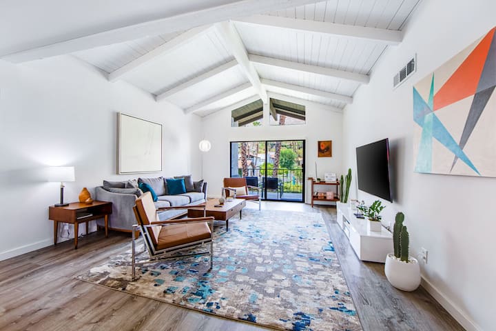 Modern 3br 2nd-floor | Patio | Pool - Palm Springs, CA
