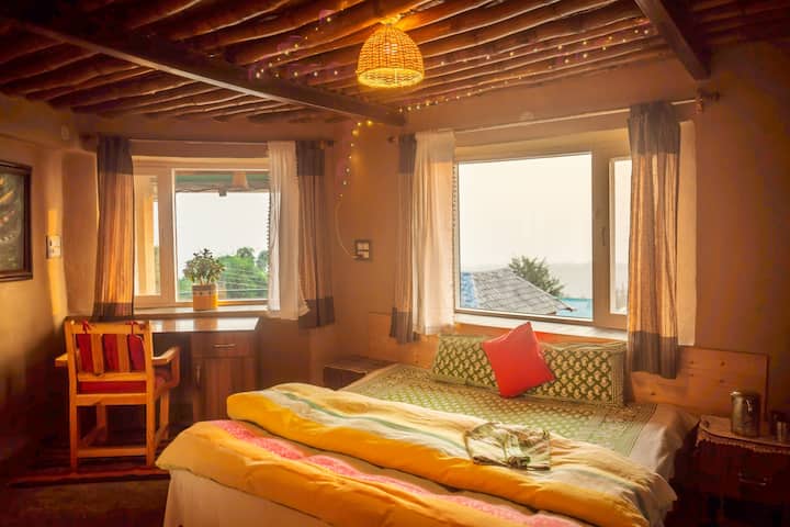 Gulmohar@ Ira's Hideaway (One Bedroom Suite) - Palampur