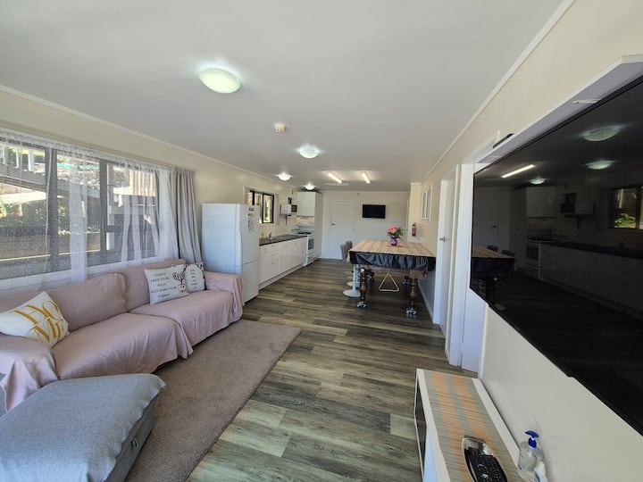 A Holiday Apartment With Hokianga Harbour View - Opononi