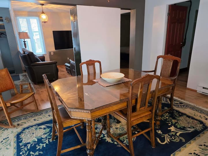 Base éQuipée Au Centre-ville Avec Galerie. - Saguenay