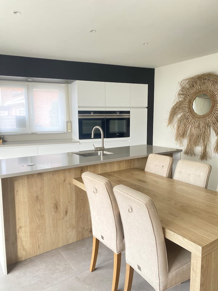 Tomorrowland: Private Room For 2 Pp - Boom