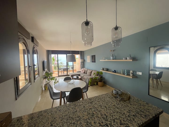 Lovely Apartment W/ Seaview. Beautiful Pool Area. - Benalmádena