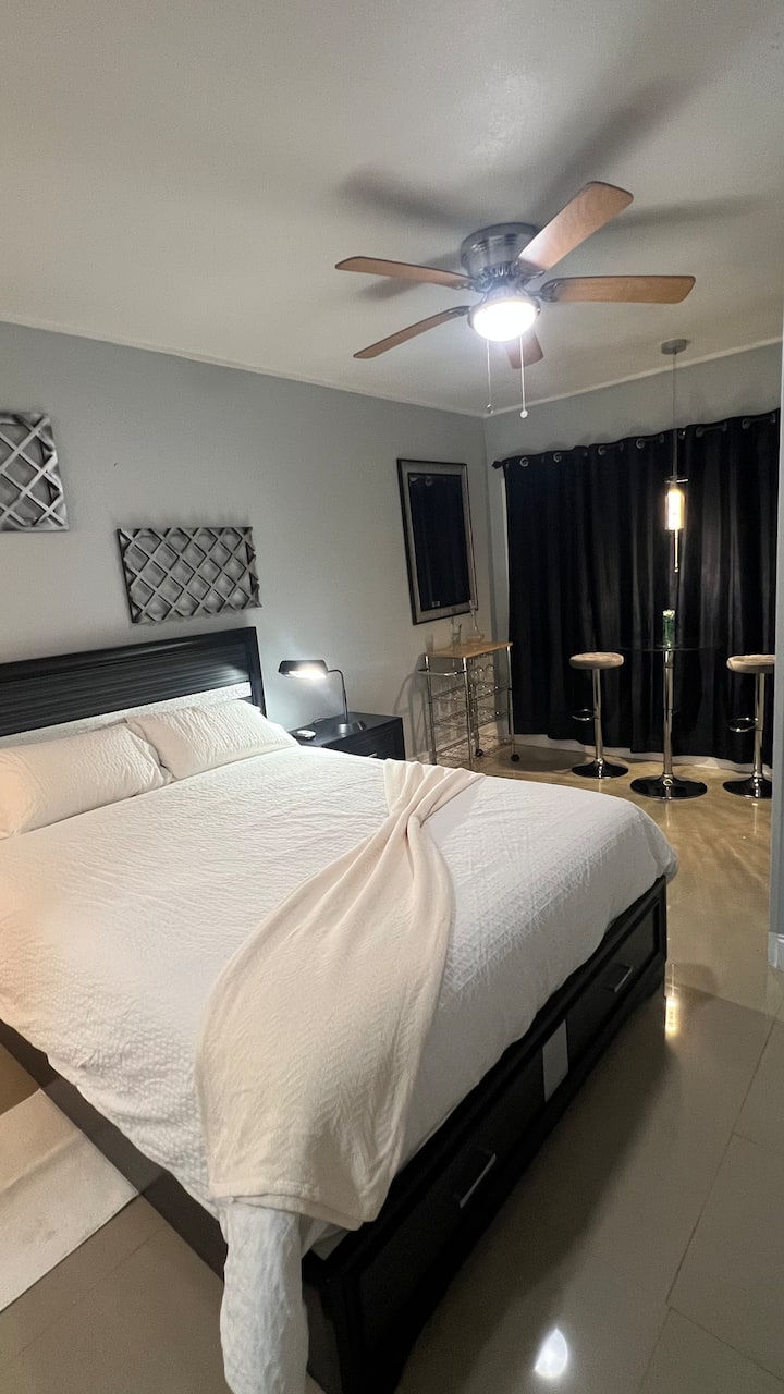 Get Away Studio, Se Habla Español And English - Margate, FL