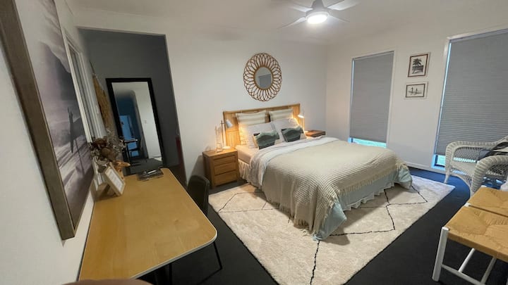 Spacious Bedroom In Ballina With Private Bathroom - Ballina