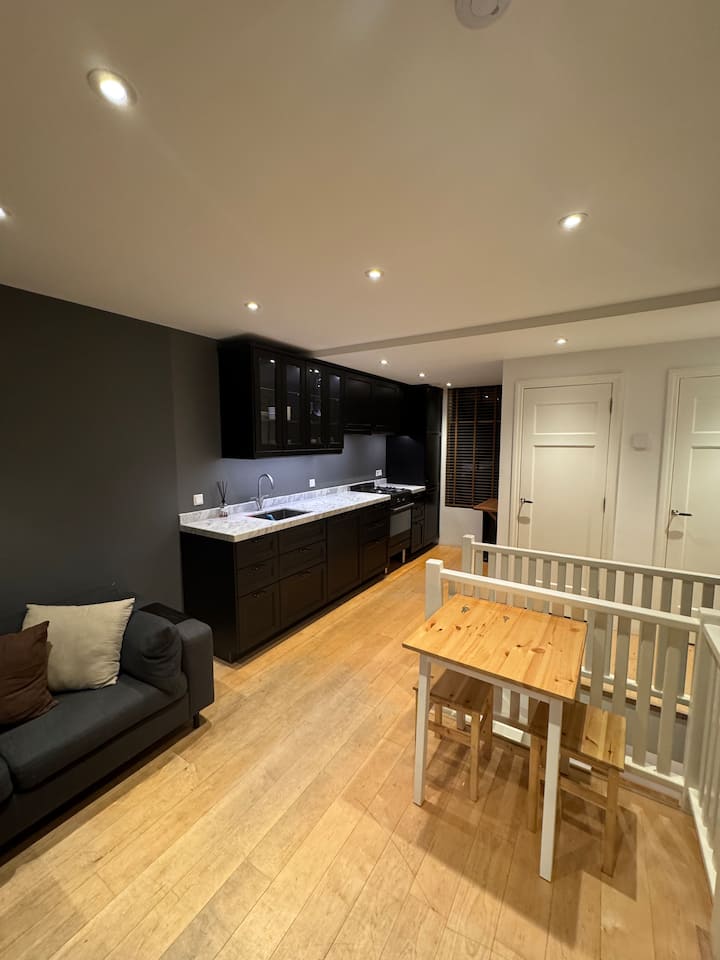 Modern Downtown Two-story Appartment - Amsterdam