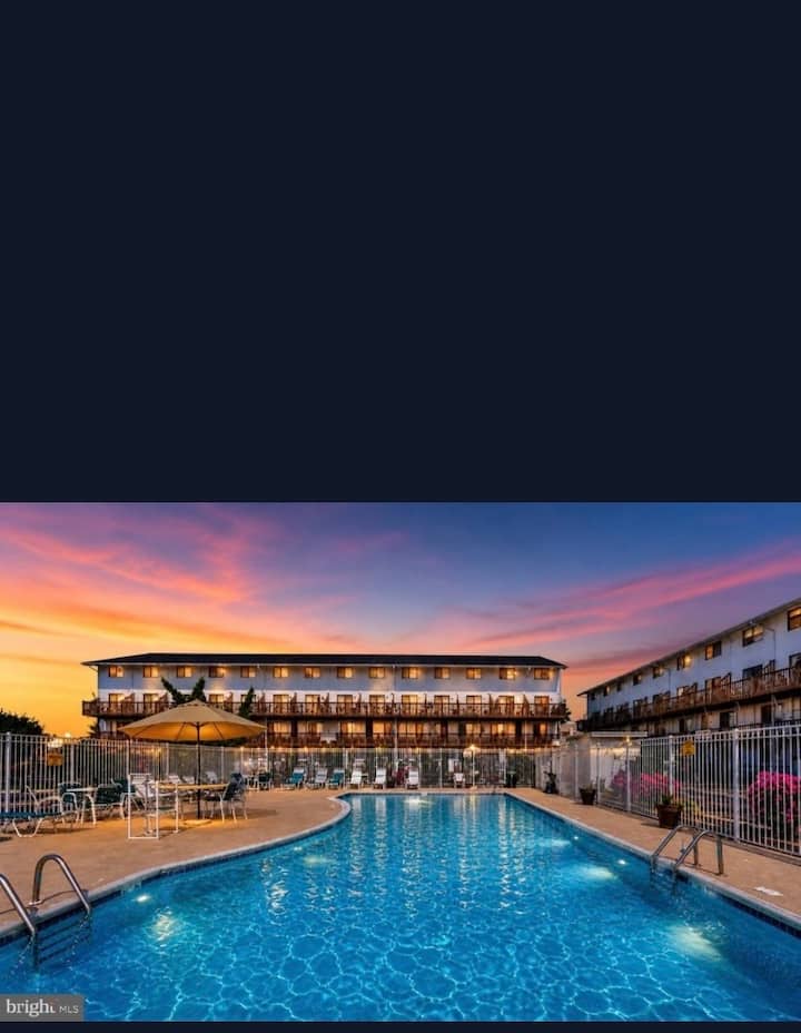1st Floor Canal Front Pool 2 Blocks 2 Beach/park - Fenwick Island, DE