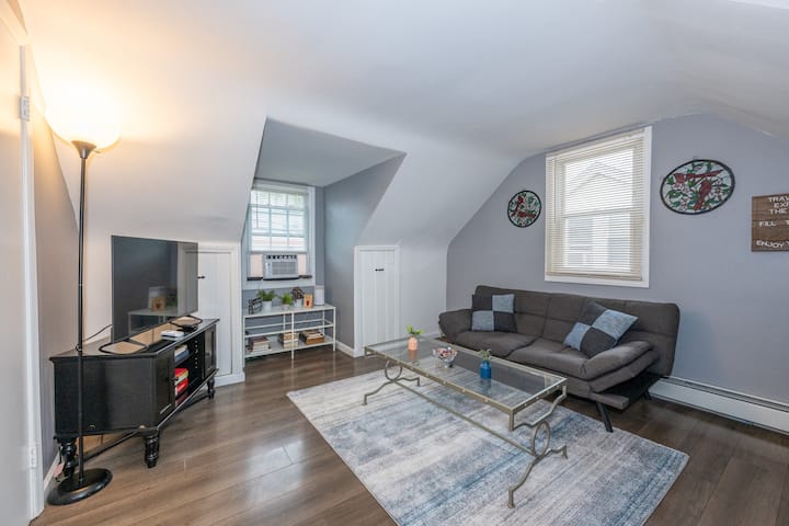 Bright & Renovated 1bdr Apt Mins To Nyc - West New York, NJ