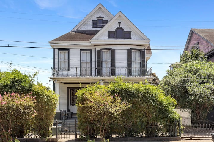 Historic Guesthouse Sleeps 10, Pool, 6 Blks To Fq - 新奧爾良