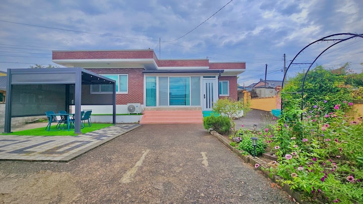 [연결공간] 겨울 할인! 마당 넓은 시골집+내부 올 리모델링, 애견 애묘 동반 가능! - Gyeongju-si