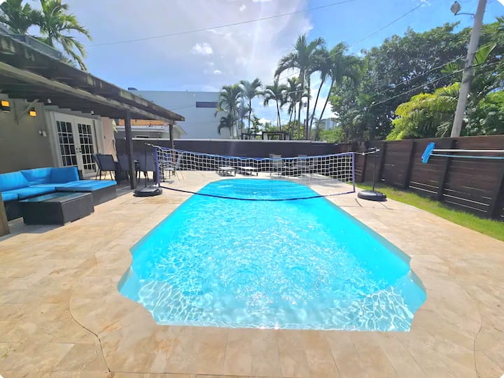 Trendy 4 Bedroom Pool Home Minutes From The Beach - Hollywood, FL