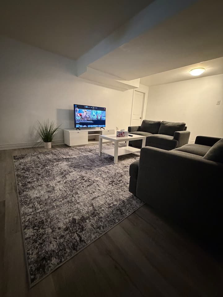 Modern Cozy Full Basement Apartment - Mississauga
