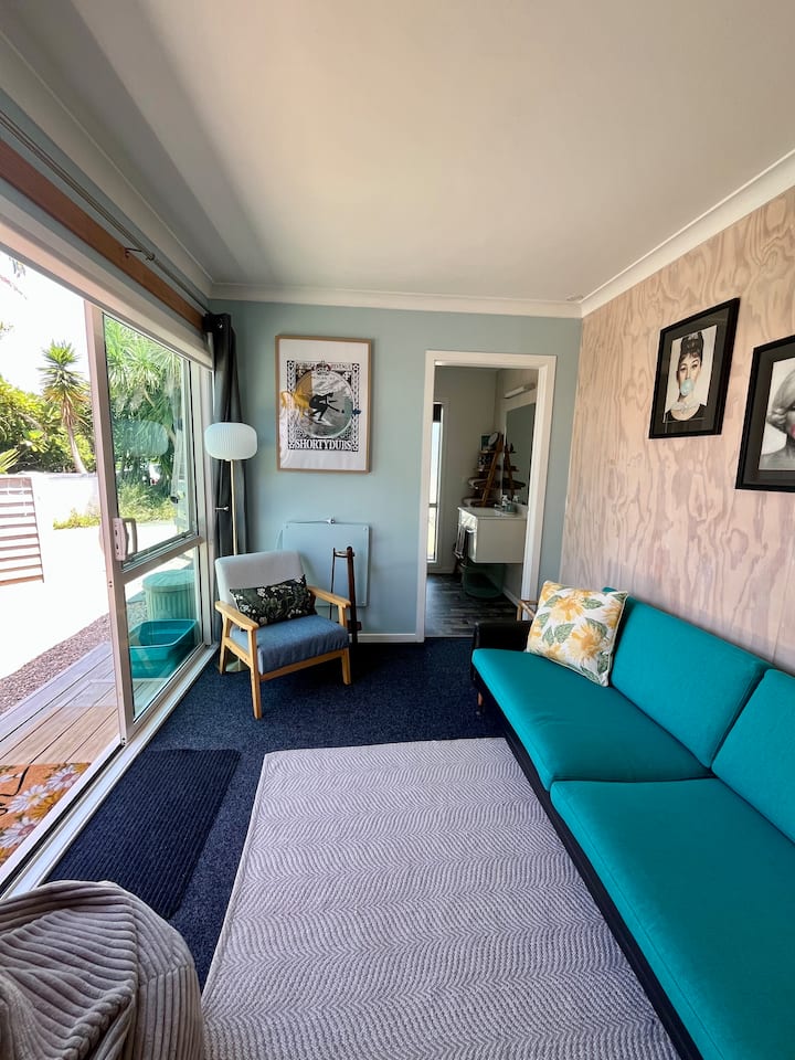 Hanna's Hideaway - Sunny, Warm & Private - Raglan