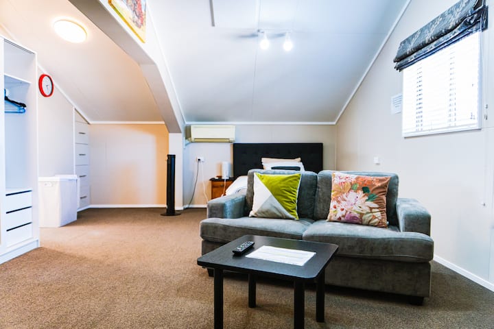 Exquisite, Modern & Comfortable Studio In West End - Palmerston North