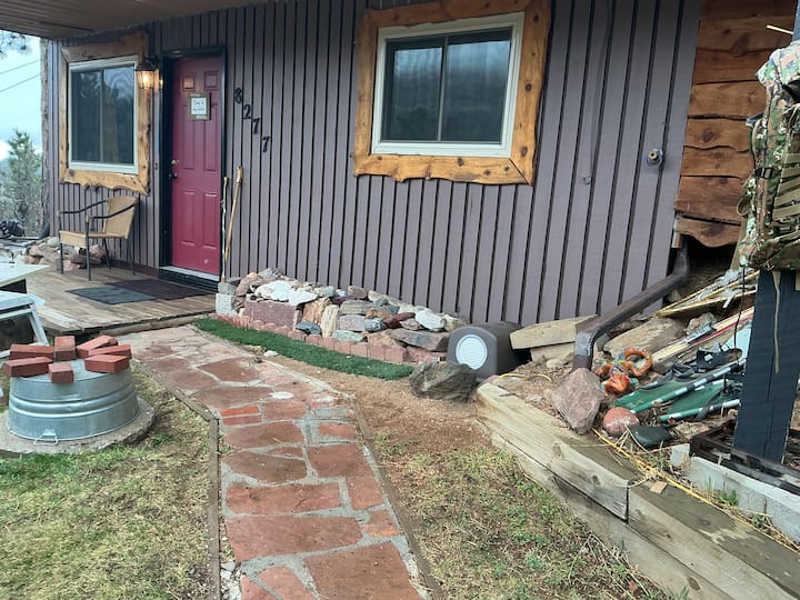 High Above The City,black Bear Hideout. - Manitou Springs, CO