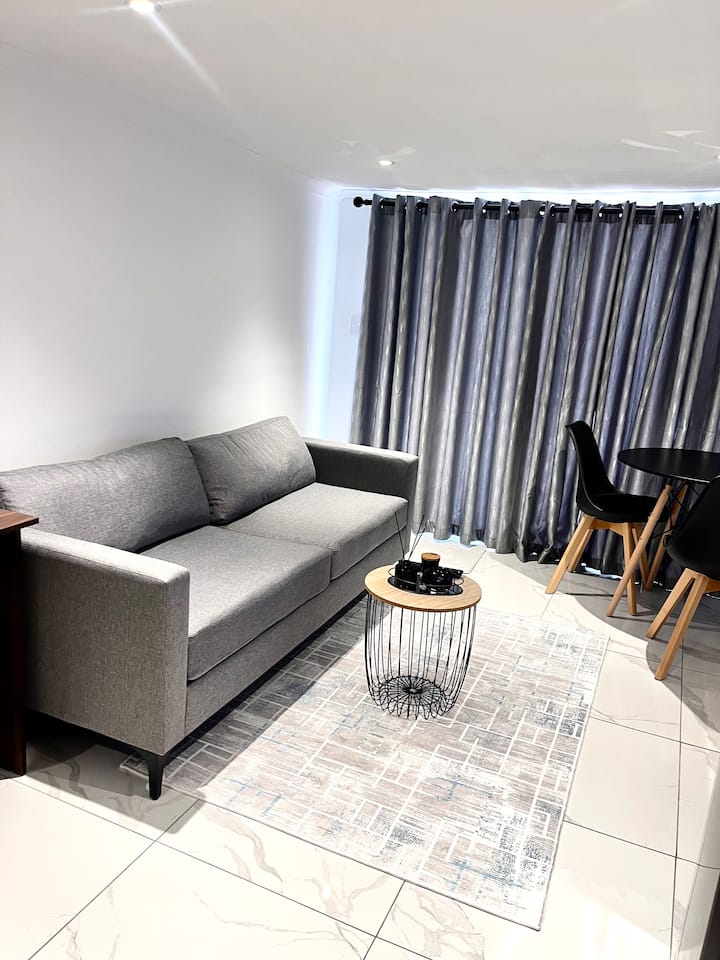 Cosy & Stunning 1-bedroom Cottage In Table View - Parklands