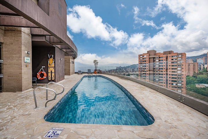 Spotless Class Suites Apt W/ Ac & Pool, Sleeps 5 - Medellín