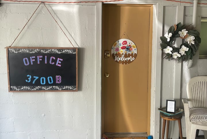 A Home Away From Home, Office - Burien, WA
