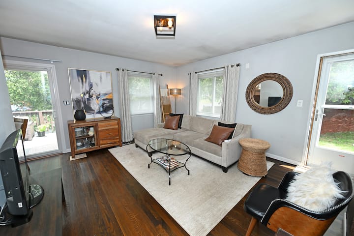 Cozy, Quiet Retreat Near Corporate Headquarters. - Bedford, NY