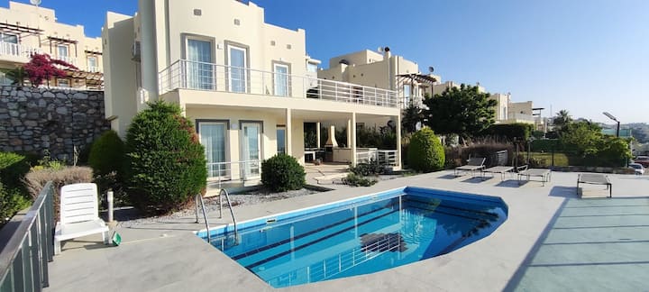 Stunning 4 Bedroom Private Villa (With Pool) - Güvercinlik