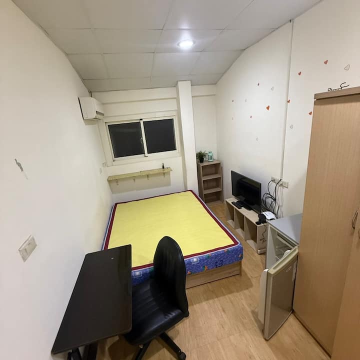 需爬六樓，小套房，逢甲大學/逢甲夜市，出差首選 - Taichung City