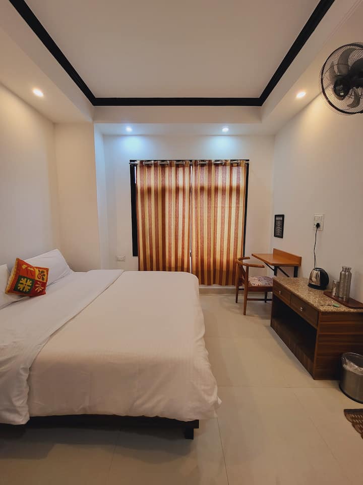 Shimla Gypsy - Oak Room Near High Court - Shimla