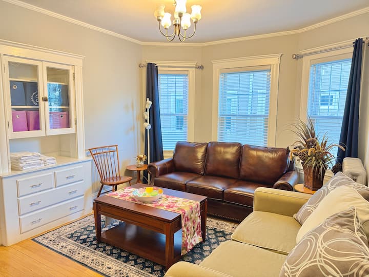 A Cozy 3br Home Close To Train + Boston & Parking - Boston, MA