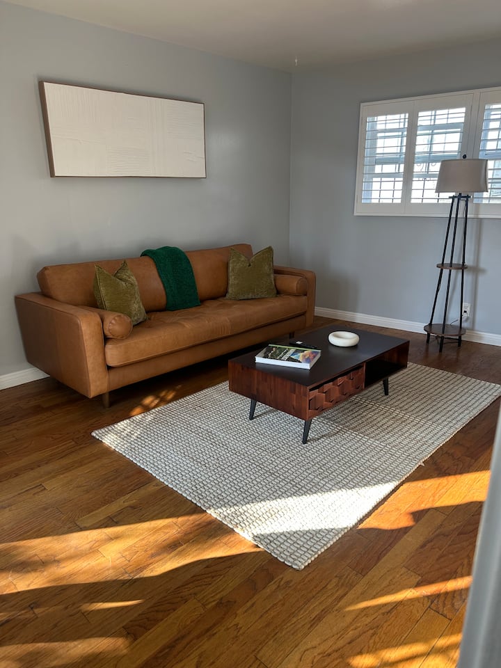 Modern-1 Bed-perfect For All Travelers - Hawthorne, CA