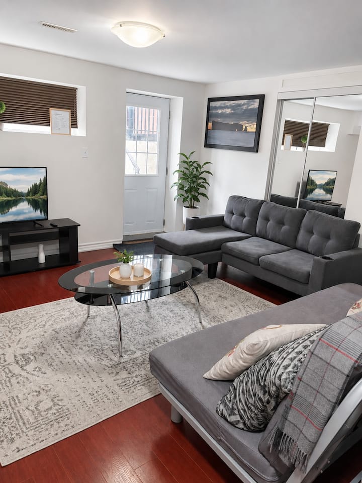 Extra Large 3br Condo & Full Kitchen, Free Parking - Mississauga