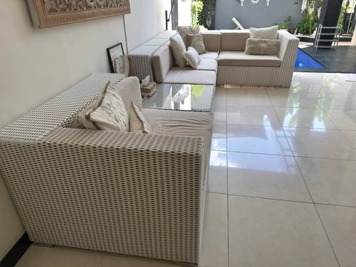 Dekubuvilla 2 -
Beautiful 3br/private Pool Villa - Seminyak