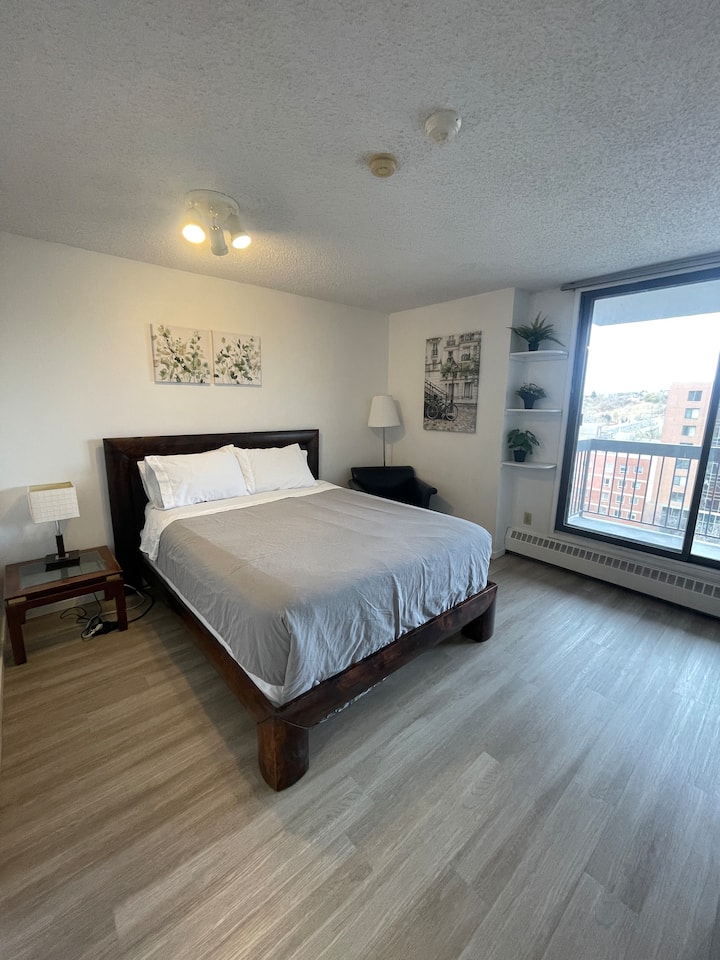 Downtown Bachelor Unit - Alberta