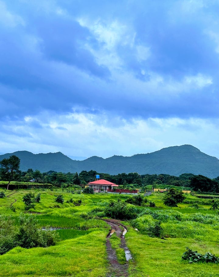 Refreshing Farmstay With Mountain Views - Karjat
