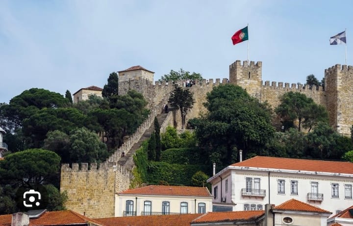 King House Centro Lisboa - Lisbon Portela Airport (LIS)