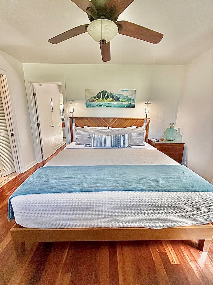 Full Kitchen, Washer And Dryer Inside Unit - Princeville