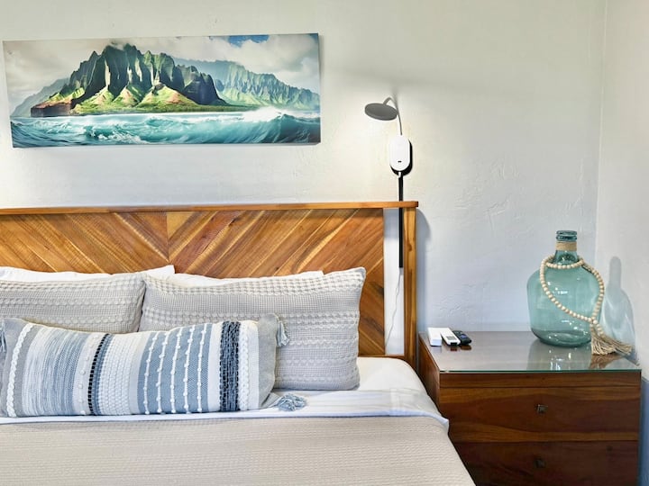 King Suite Ac In Bedroom, Washer And Dryer - Kauai, HI