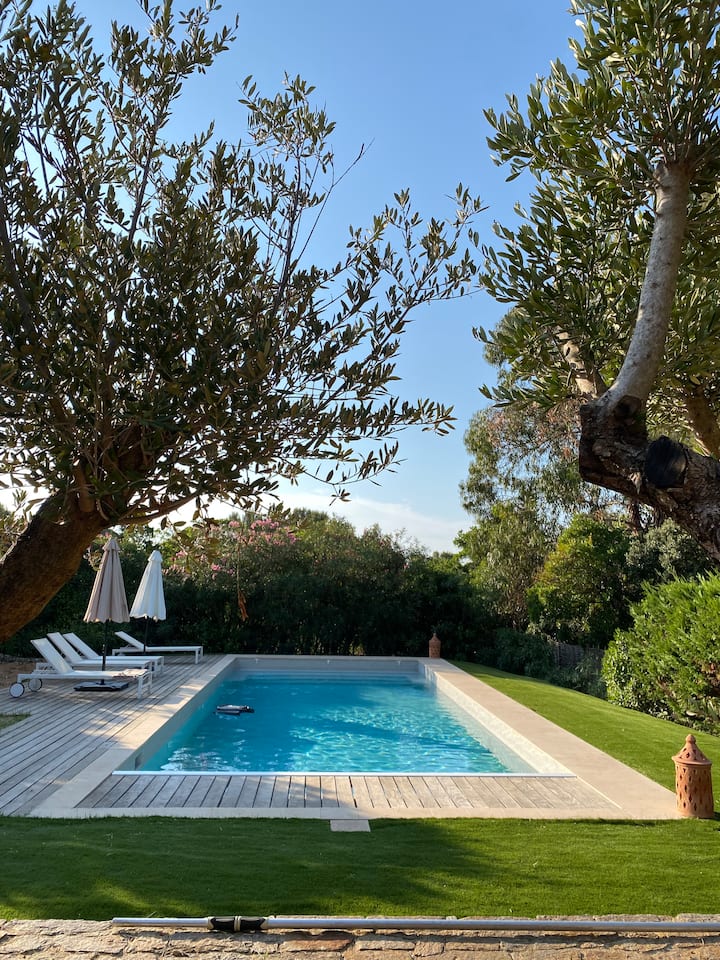 Villa Avec Grande Piscine Et Jardin, Proche Plage - Saint-Tropez