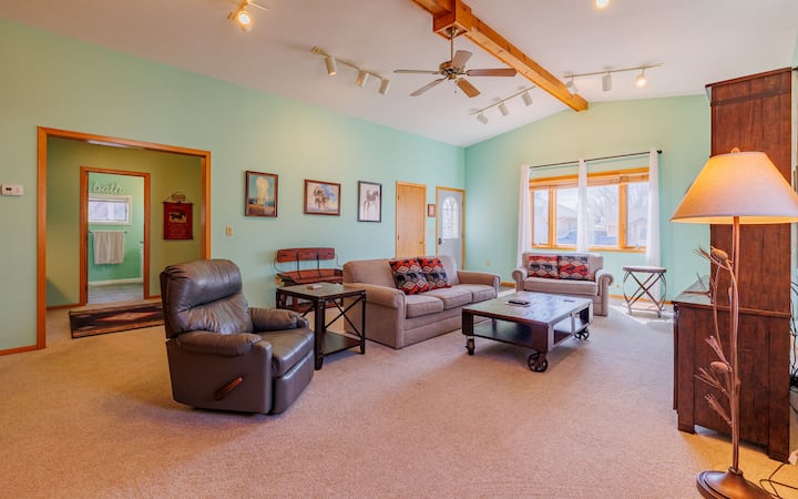 Wyoming Retreat- Steps From Downtown Cody - Cody, WY