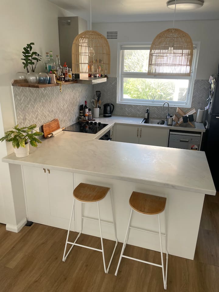 Bright & Sunny Dee Why Beach Holiday Apartment - Sydney