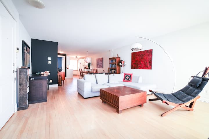 Beautiful And Spacious Condo On The Plateau - Laval, Quebec, Canadà