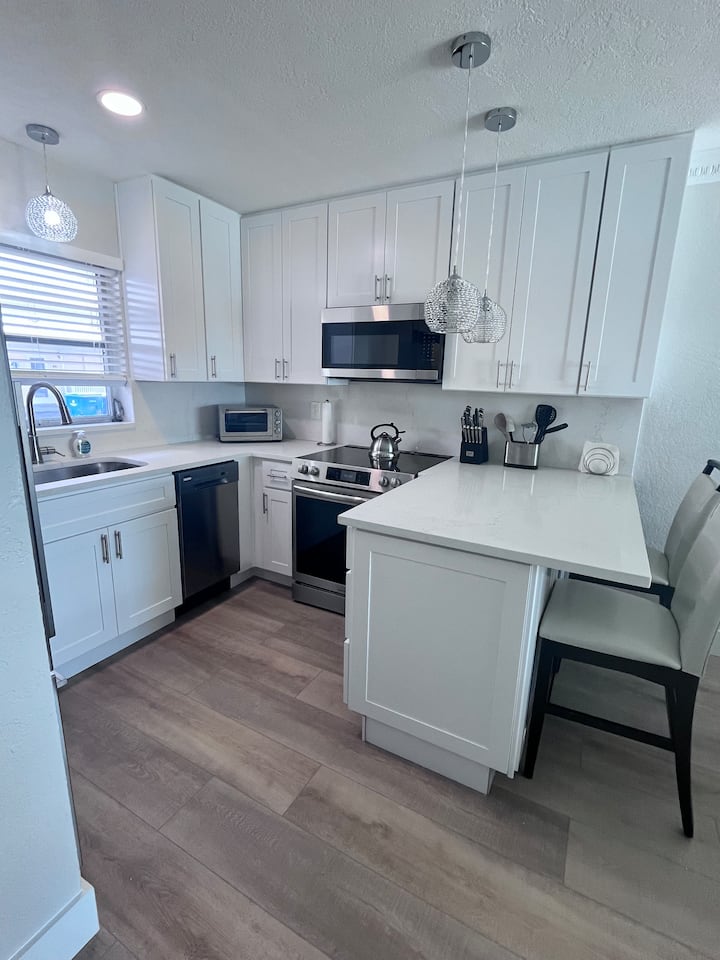 Beach Retreat - Jamaica Royale Unit #52 - Siesta Key, FL