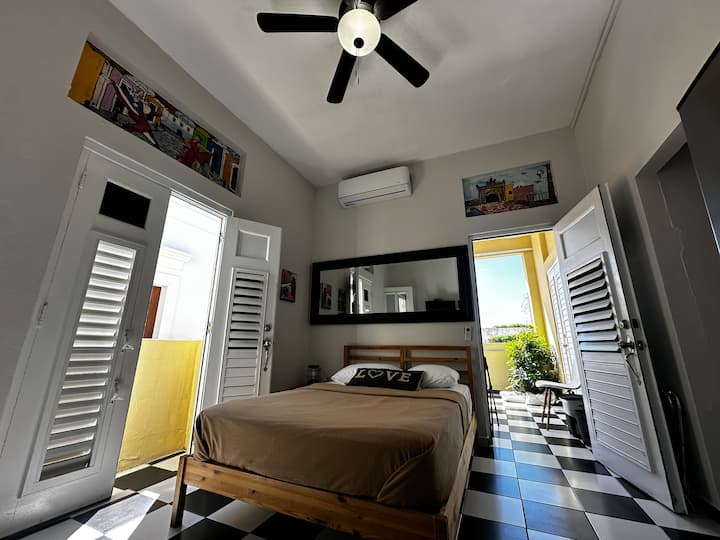 Casa Luna (Room 9 Balcony) - Levittown