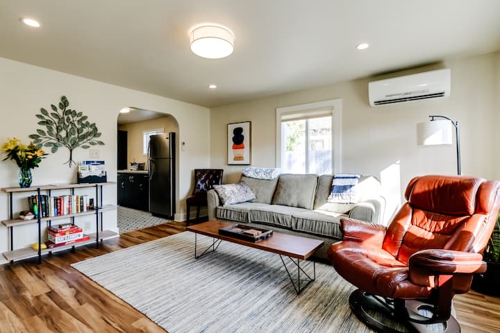 Friendly Retreat - Cozy Cottage - Eugene, OR