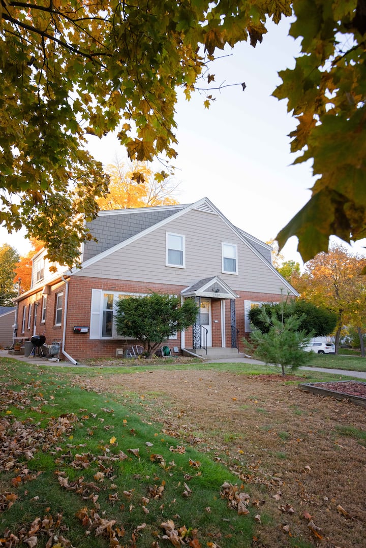 Bright & Spacious! 2 Bedrm Unit In Prime Location! - Edina, MN