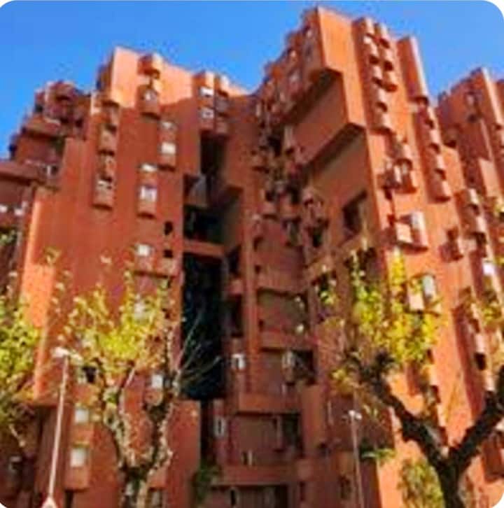 Barcelona: Nice Duplex In Walden 7 (R. Bofill) - La Floresta