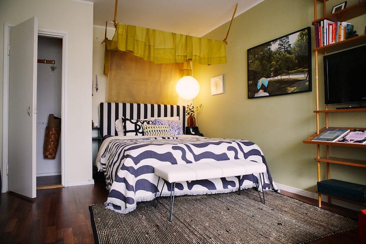 Cozy Green Studio: Wifi, A/c, Next To Train & Tram - Helsinki