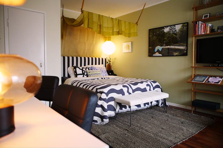 Cozy Green Studio: Wifi, A/c, Next To Train & Tram - Helsinki