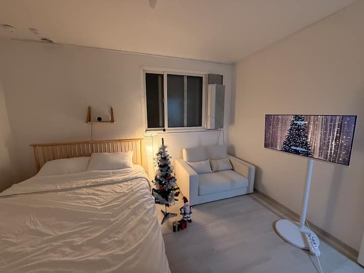 Near Seoul Station & Hongdae | Quiet & Cozy 2br - Seoul