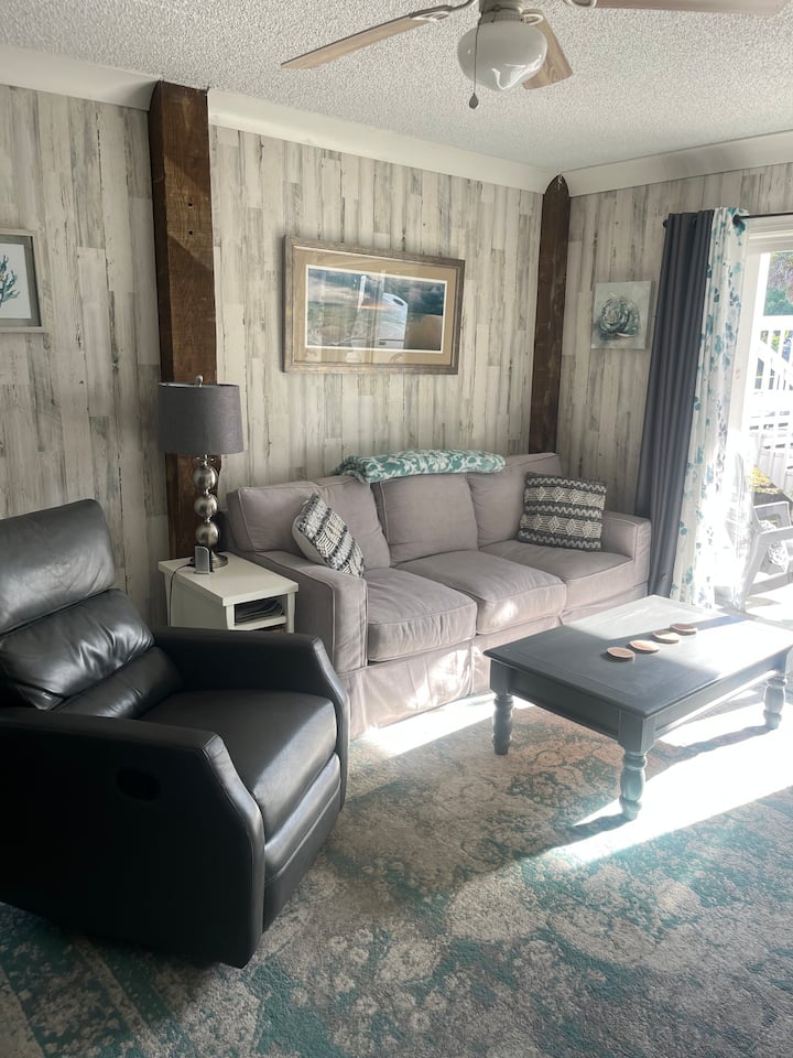 Lucky Enough Apt/pvt Beach Access No Cleaning Fee