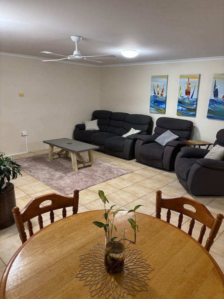 2 Bedroom, Private Space In Whitfield, Cairns - Cairns