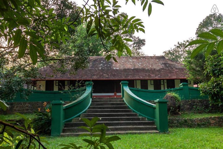 Kuruvinakunnel Tharavadu - Pala