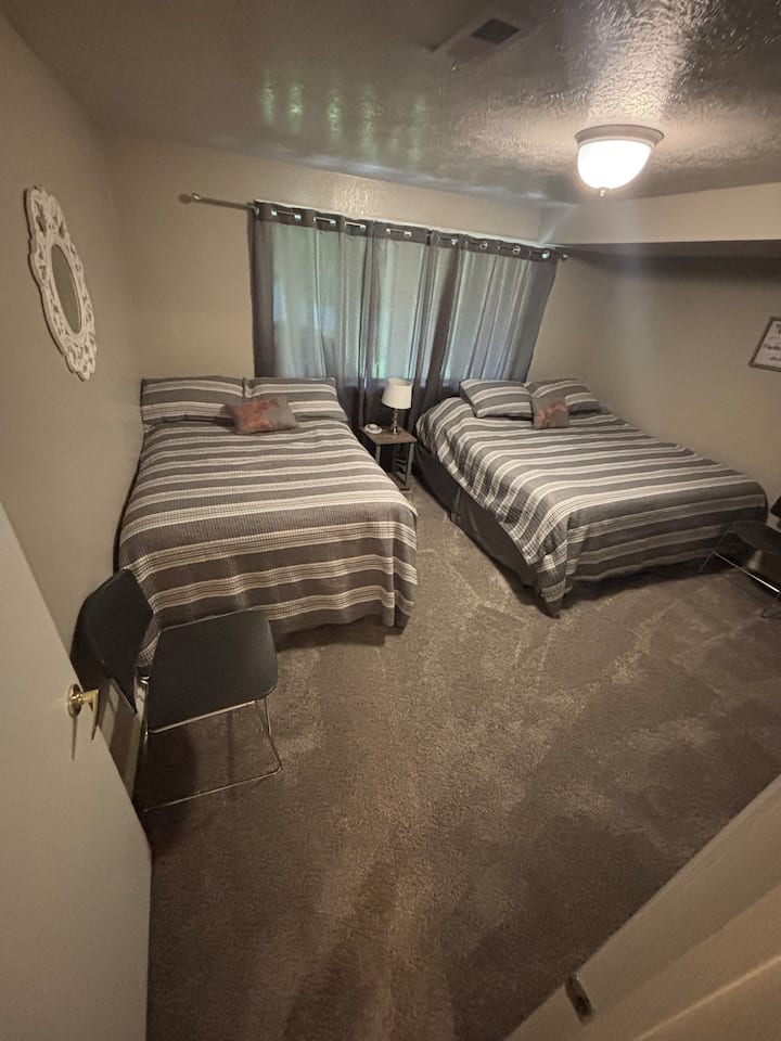 Comfy Sw Boise Basement Suite W King & Double Beds - Boise, ID